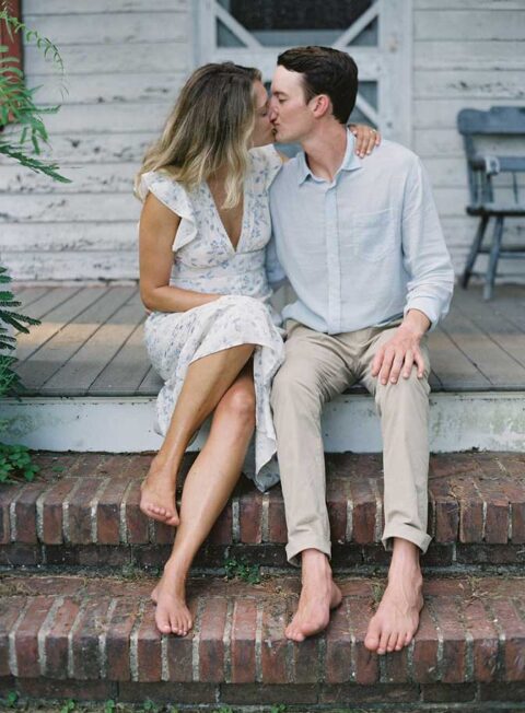 8 Engagement Photo Session Ideas | HauteFetes