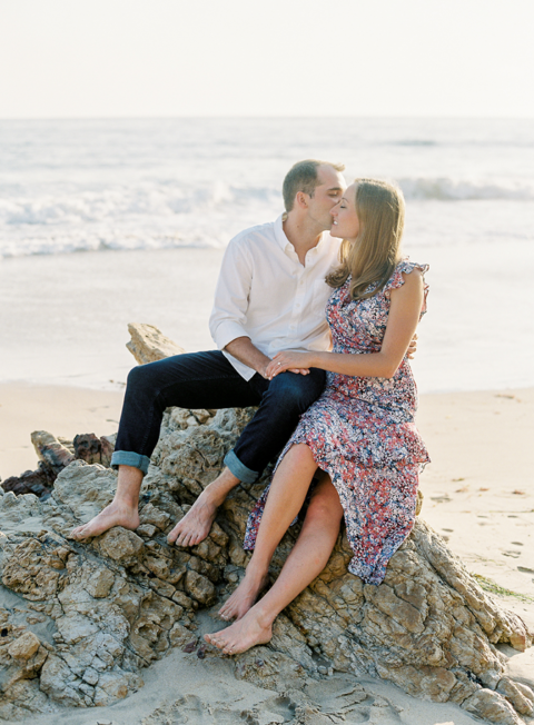8 Engagement Photo Session Ideas | HauteFetes