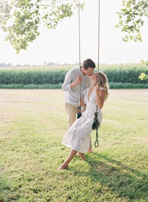 8 Engagement Photo Session Ideas | HauteFetes